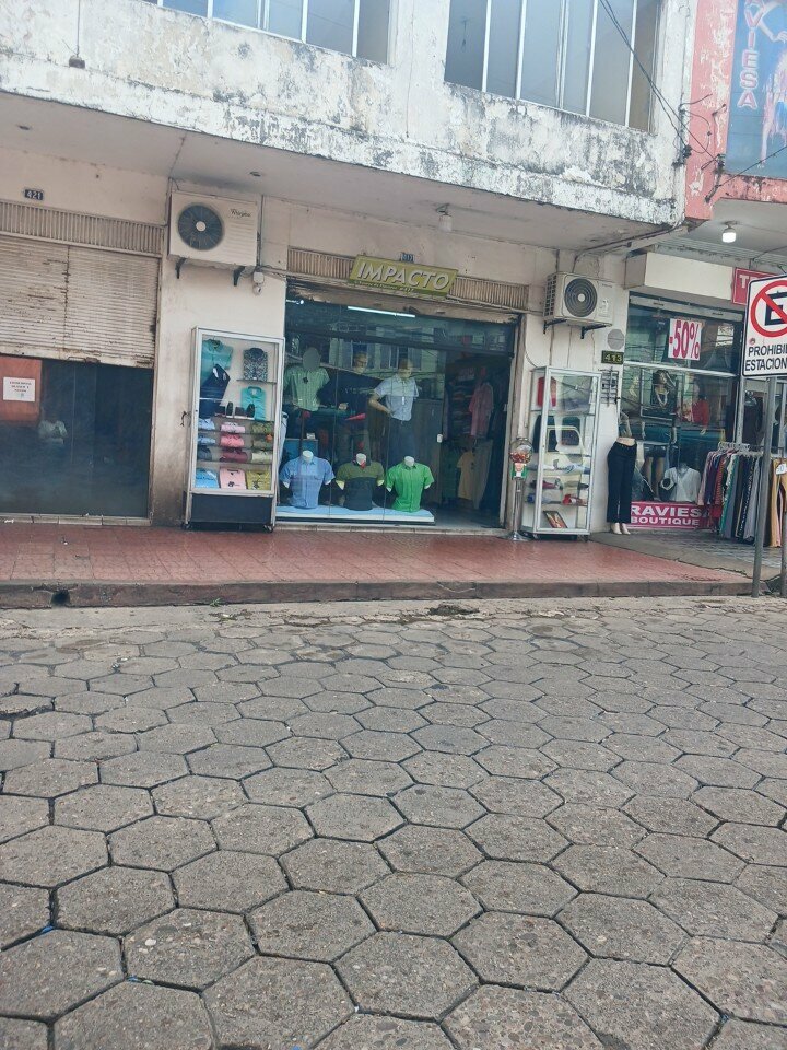 Dış giyim mağazası Impacto, Santa‑Krus, foto
