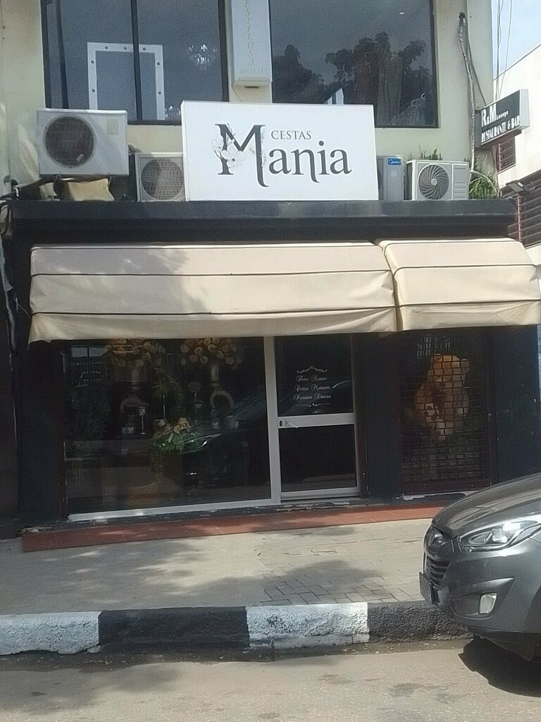 Çiçek pazarı Cesta mania, Loanda, foto
