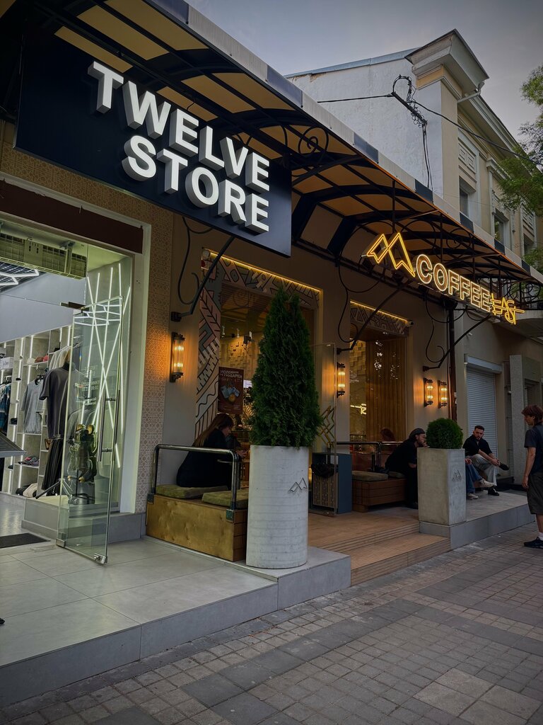 Ayakkabı mağazaları Twelve Store, Simferopol (Akmescit), foto