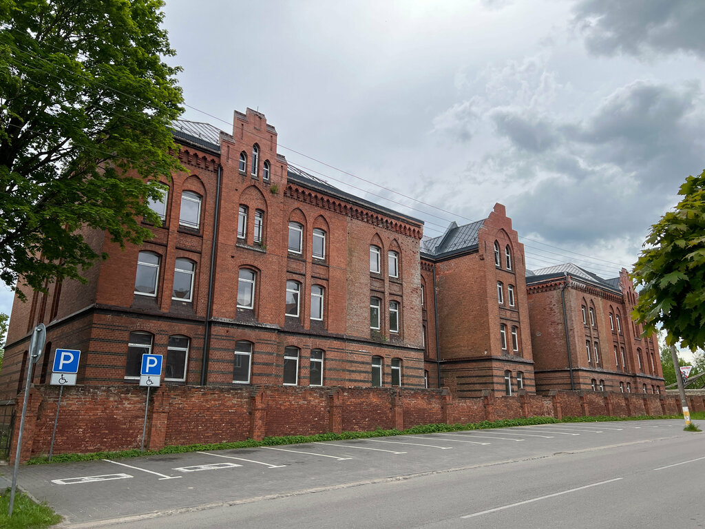 Turistik yerler Здание казармы XIX в., Ozersk, foto