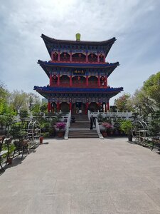 Hongshan Park (Xinjiang Uyghur Autonomous Region, Urumqi, Hongshan Park), kültür ve eğlence parkları  Urumqi'den