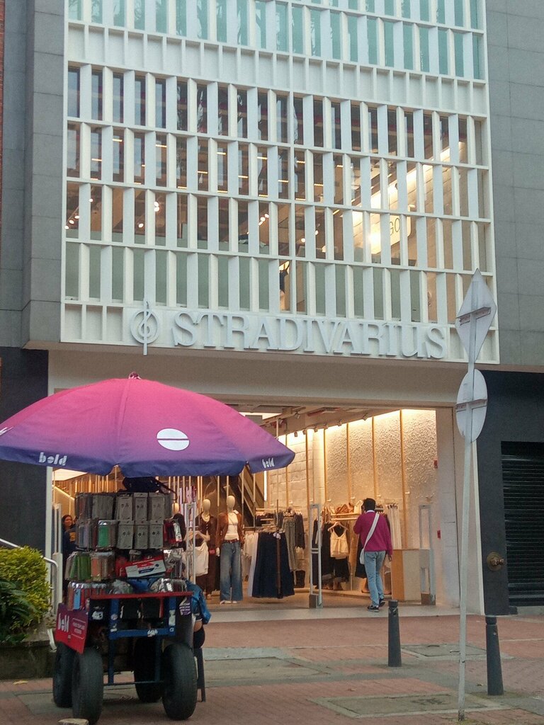 Dış giyim mağazası Stradivarius, Bogota, foto
