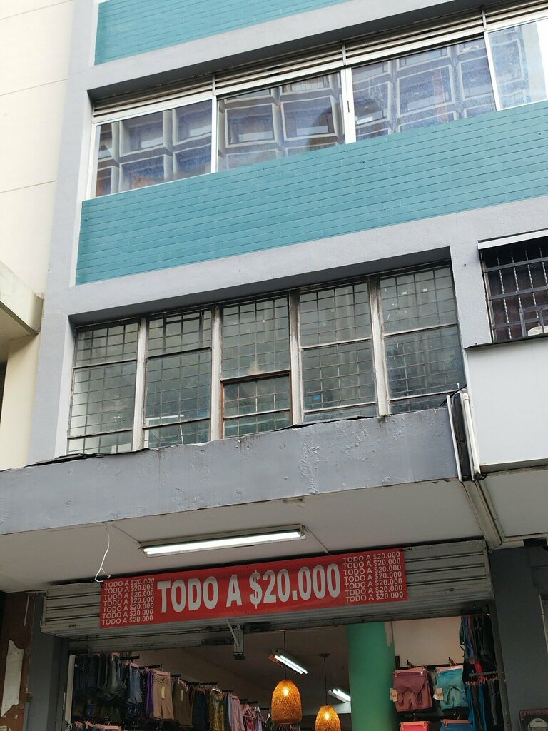 Giyim mağazası Todo at $20000, Medellin, foto