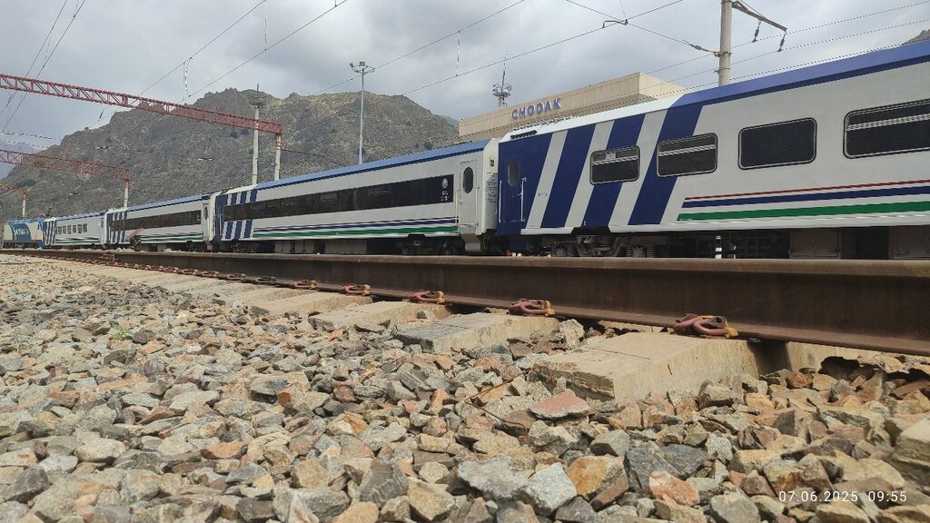 Tren istasyonu Chadak Siding, Nemengan eyaleti, foto