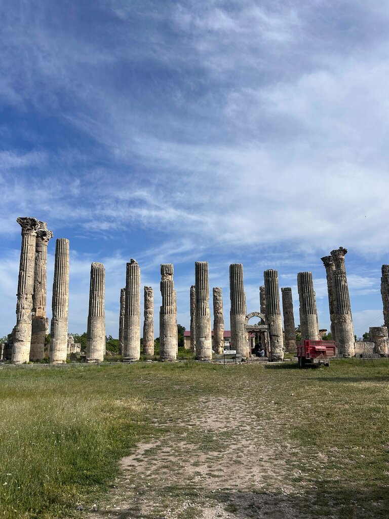 Turistik yerler Zeus Tapınağı ve Kilise, Silifke, foto