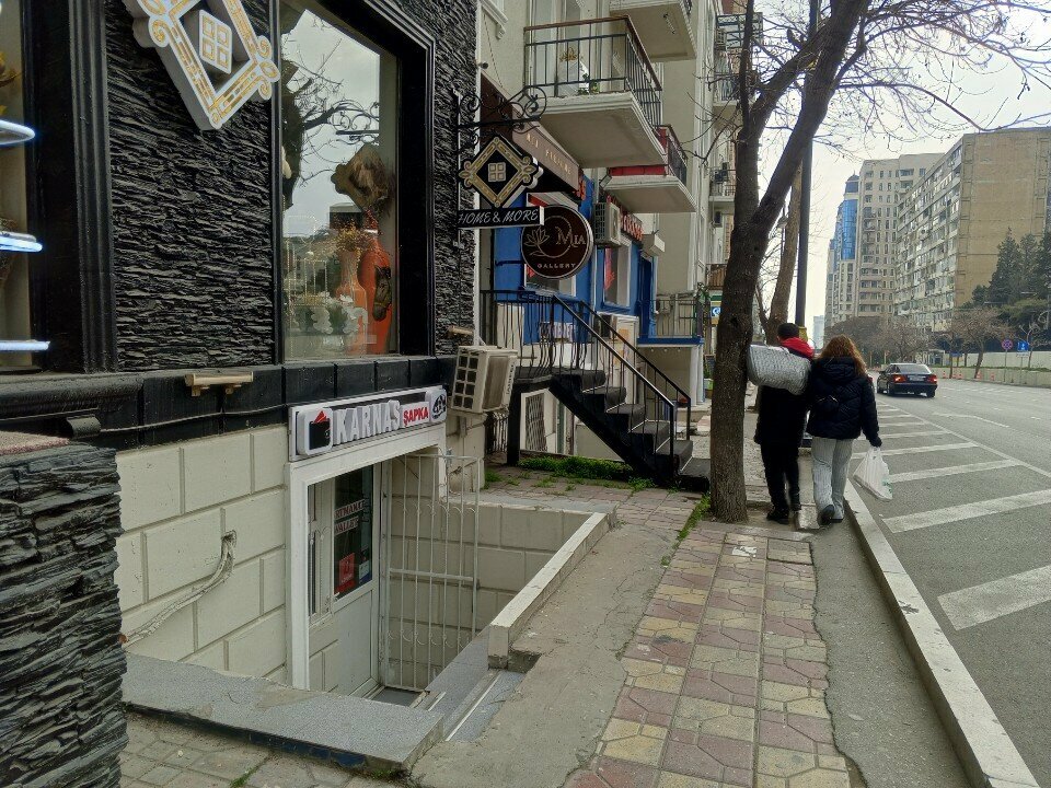 Şapka satan mağazalar Karnas şapka, Bakü, foto