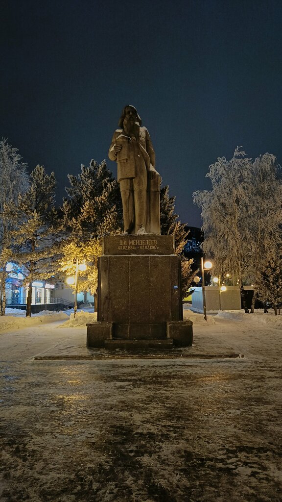 Anıt, heykel Д.И. Менделеев, Tobolsk, foto