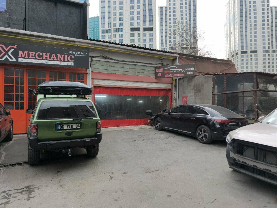 Oto kaporta Eroğlu Göçük Merkezi, İstanbul, foto