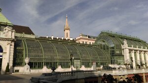 Schmetterlinghaus (Vienna, Hanuschgasse), hayvanat bahçeleri  Viyana'dan