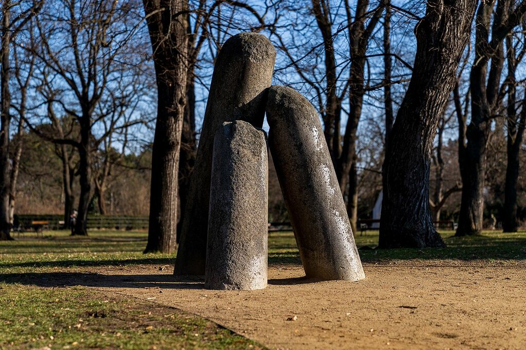 Park, sokak heykeli Čertův sloup, Prag, foto
