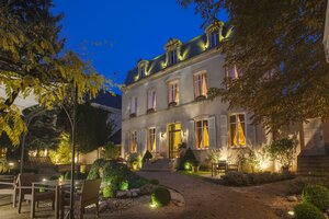 Hostellerie Cedre and SPA Beaune (Boulevard Maréchal Foch No:4, Beaune), otel  Beaune'dan