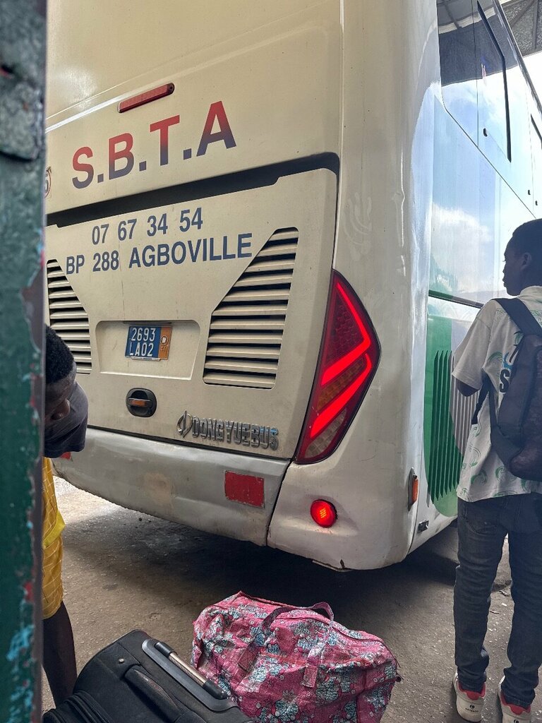 Otogarlar Gare de transport Stba, Abican, foto