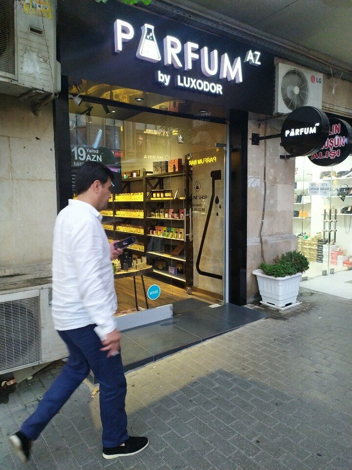 Kozmetik ve parfümeri mağazaları Parfumaz, Bakü, foto