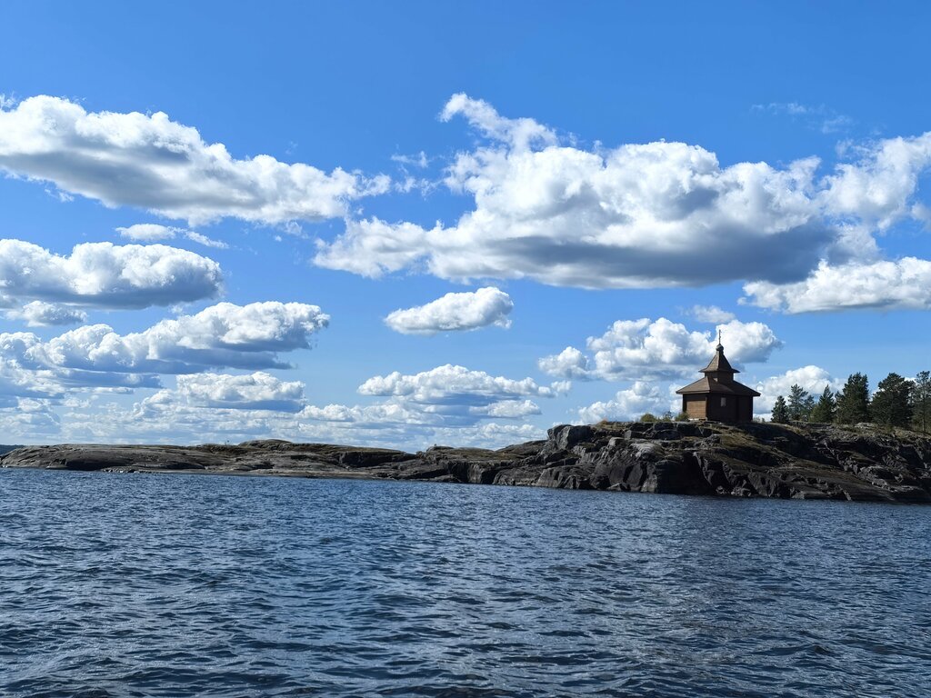 Dağ zirvesi Мыс Куркиниеми, Karelya, foto