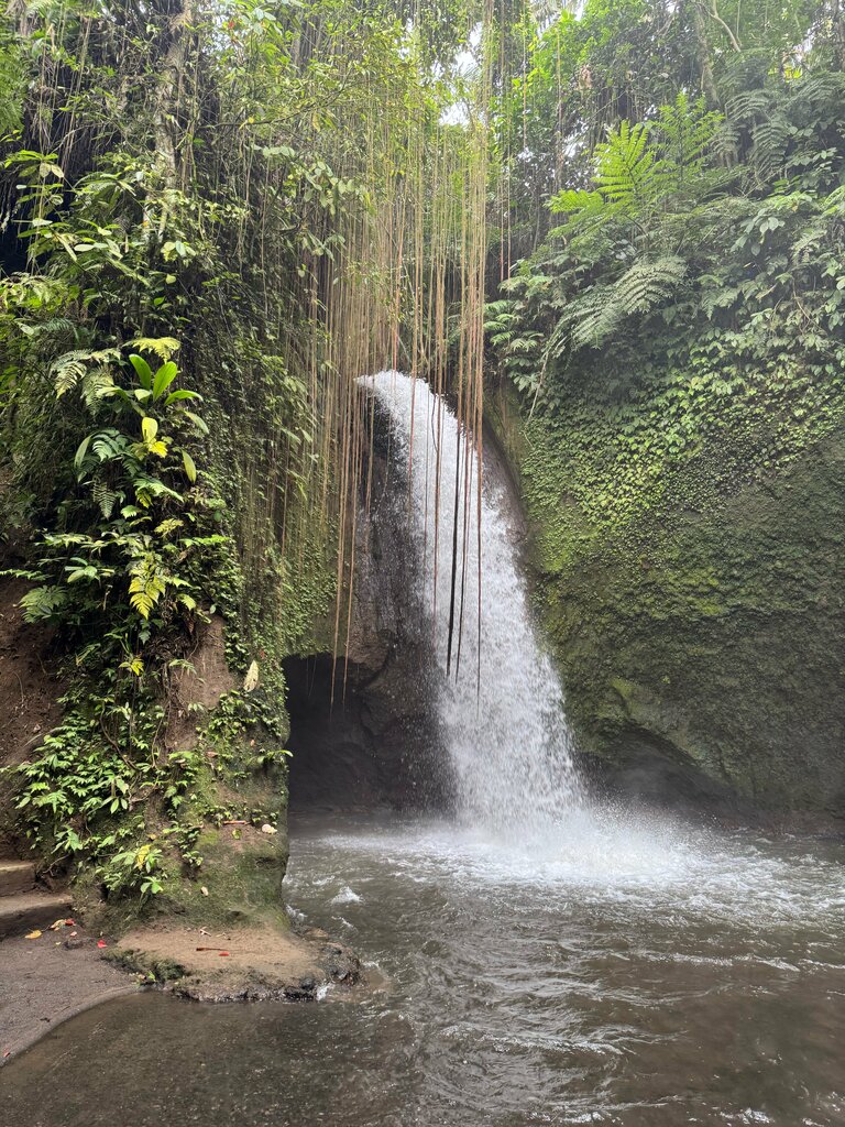Unutulmaz olayların yeri Manuaba Waterfall 1 & 2, Bali, foto