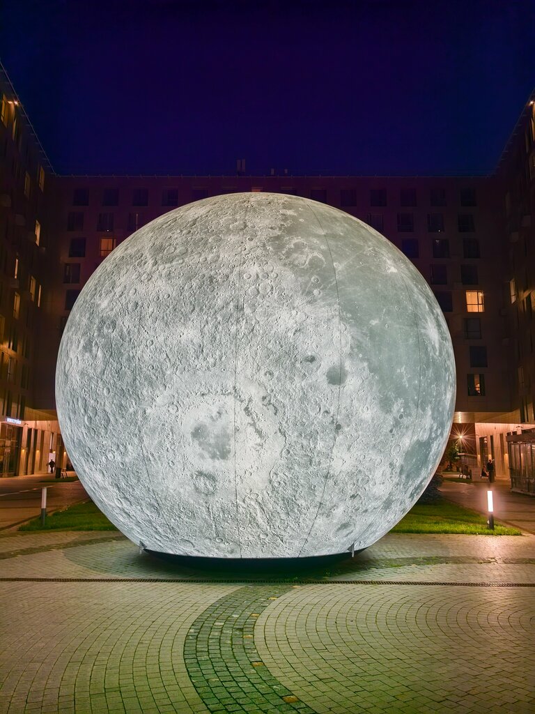 Turistik yerler Get the moon and stars, Saint‑Petersburg, foto