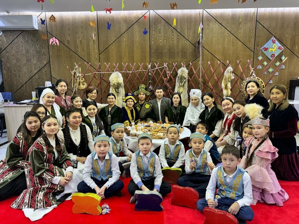 Özel okul Alash, Atırav, foto