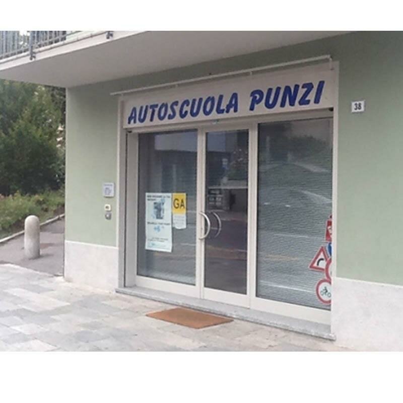 Sürücü kursları Autoscuola Moderna Punzi, Lombardiya, foto