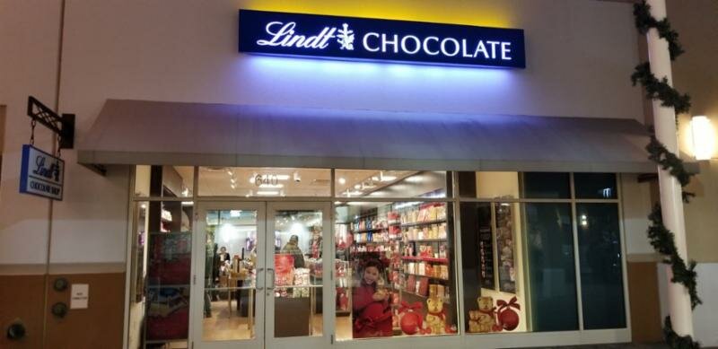 Hediyelik eşya mağazaları Lindt Chocolate Shop, Grand Prairie, foto