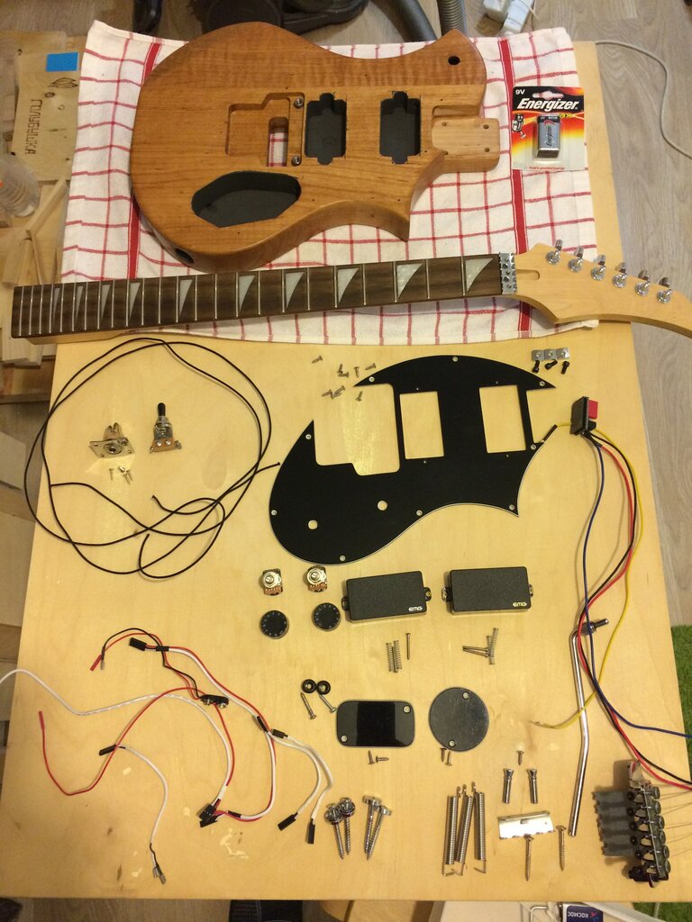 Müzik enstrumanların tamiri Sonic Flight, Moskova, foto