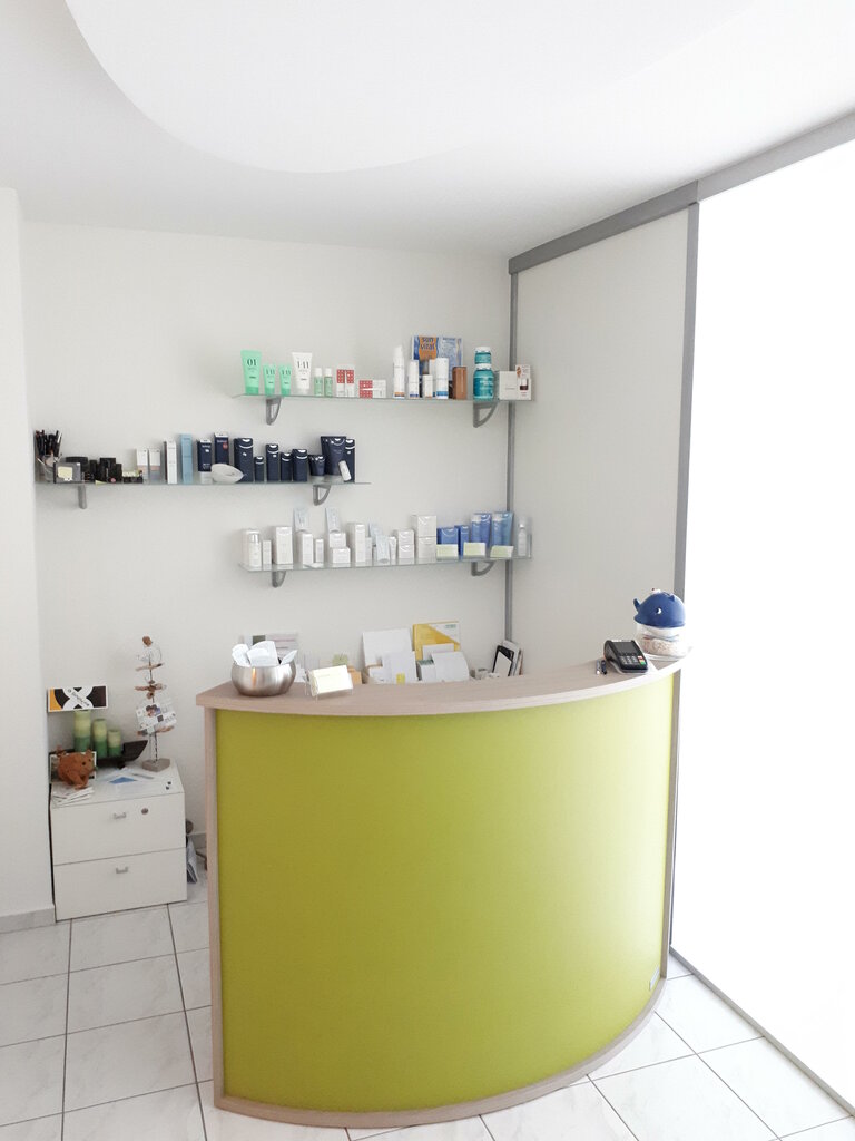 Kozmetik ve parfümeri mağazaları Kosmetik Professional Beauty, Thun, foto