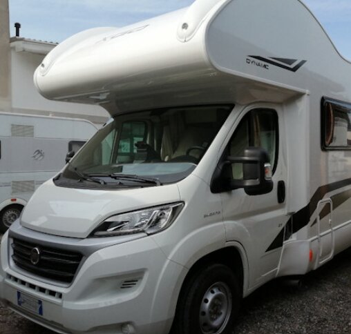 Oto kiralama Erregi Noleggio Camper, Lombardiya, foto