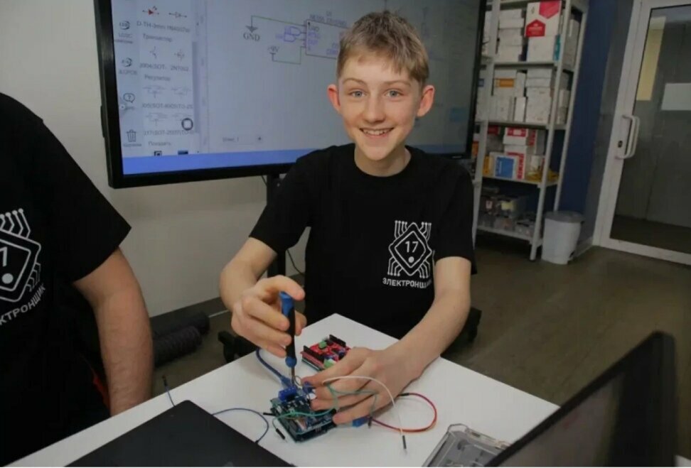 Kurs Школа №17, классы с изучением микроэлектроники, Moskova, foto