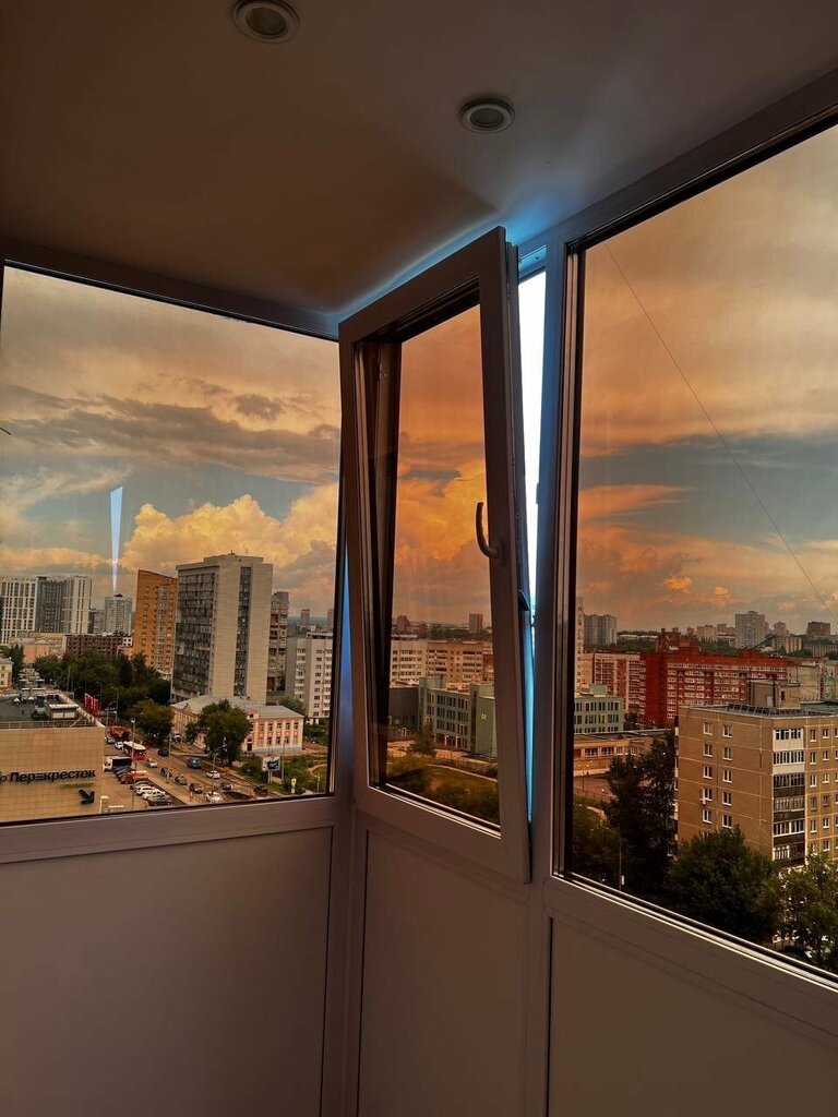 Pencerelerin, balkonların renklendirilmesi Тонировка окон, Perm, foto