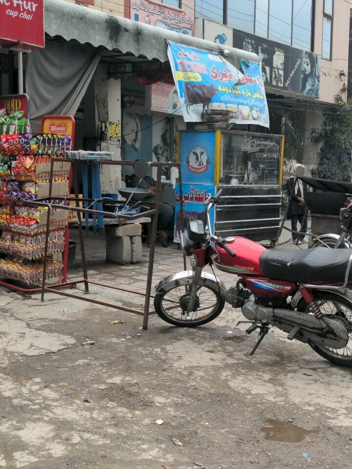 Süt ürünleri satış mağazaları Haifz dairy milk shop, Lahor, foto