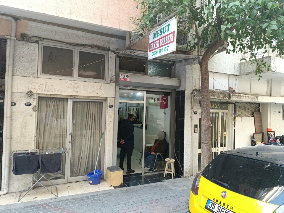 Berberler Mesut Erkek Berberi, İzmir, foto