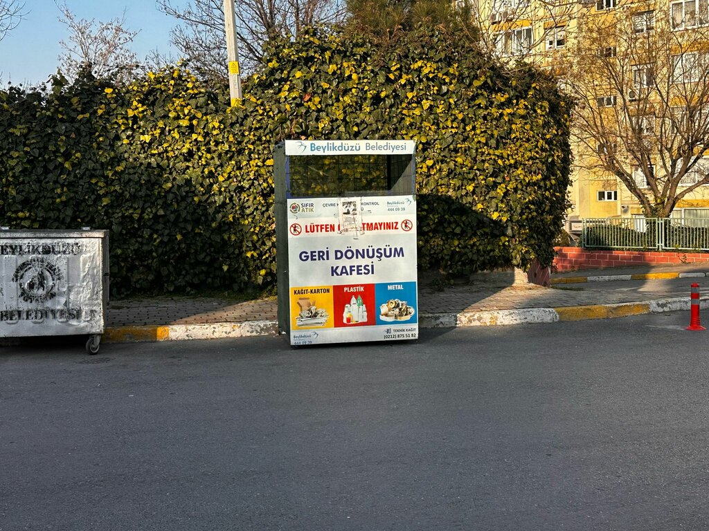 Geri dönüşüm maddeleri Geri Dönüşüm Kafesi, İstanbul, foto