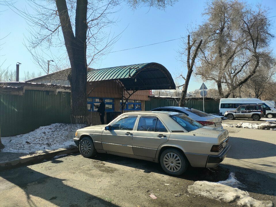Oto lastik tamiri Tire fitting and repair, Almatı, foto