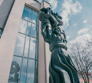 Скульптура (Karla Marksa Street No:57), park, sokak heykeli  Kazan'dan