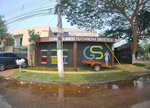 جی ایس (Santa Cruz de la Sierra, Distrito Municipal 10, Subdistrito 111, Avenida Los Bosques), çitler, parmaklıklar  Santa‑Krus'tan