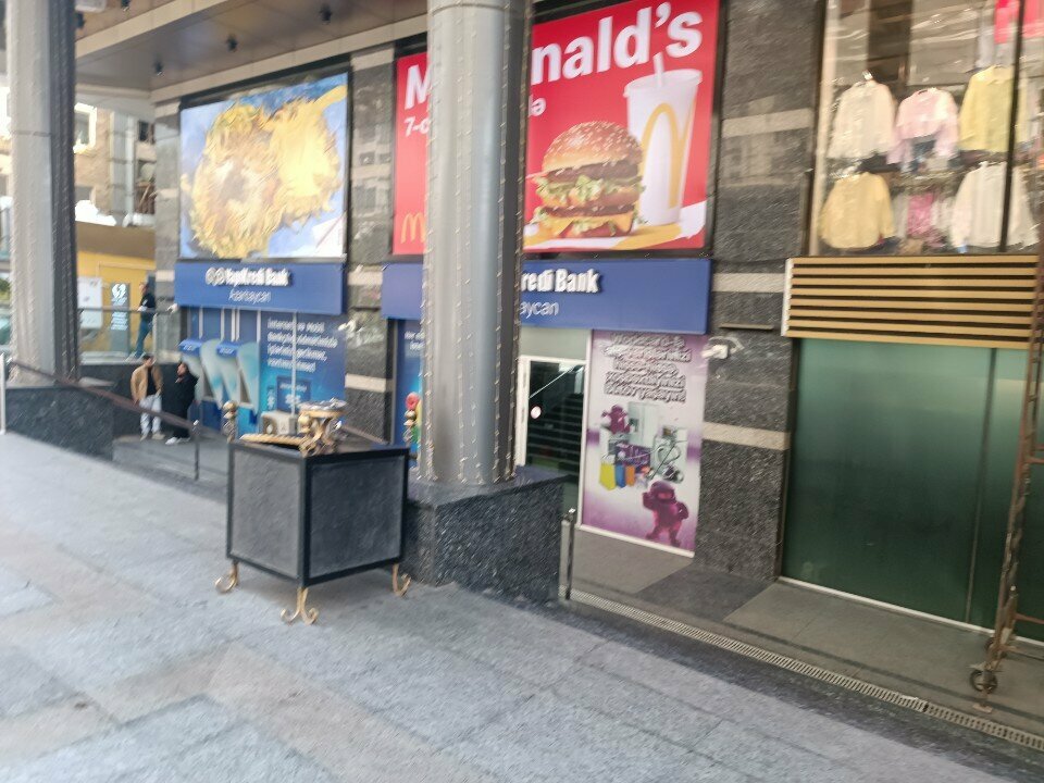 ATM'ler Yapı Kredi, Bakü, foto