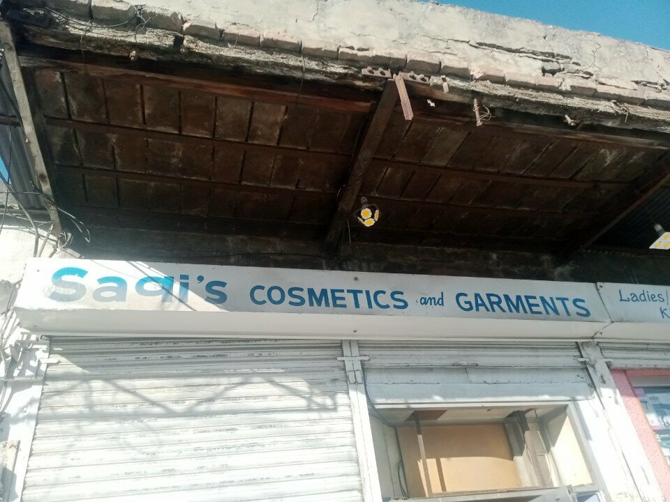 Kozmetik ve parfümeri mağazaları Saqis cosmetics and garments, Rawalpindi, foto