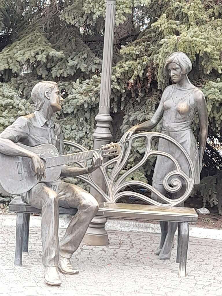 Park, sokak heykeli Влюблённые у Загса, Tolyatti (Togliatti), foto