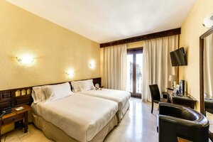 Hotel Sercotel Alfonso VI (Comunidad Autónoma de Castilla-La Mancha, Toledo, Cuesta de los Capuchinos), otel  Toledo'dan
