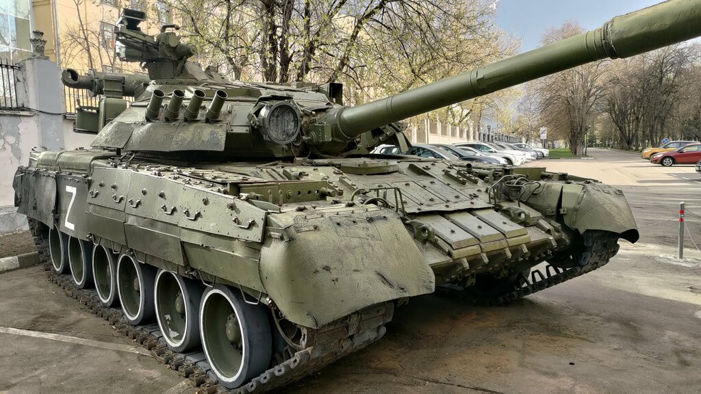 Teknoloji anıtı Оружие победы Т-80УД, Moskova, foto