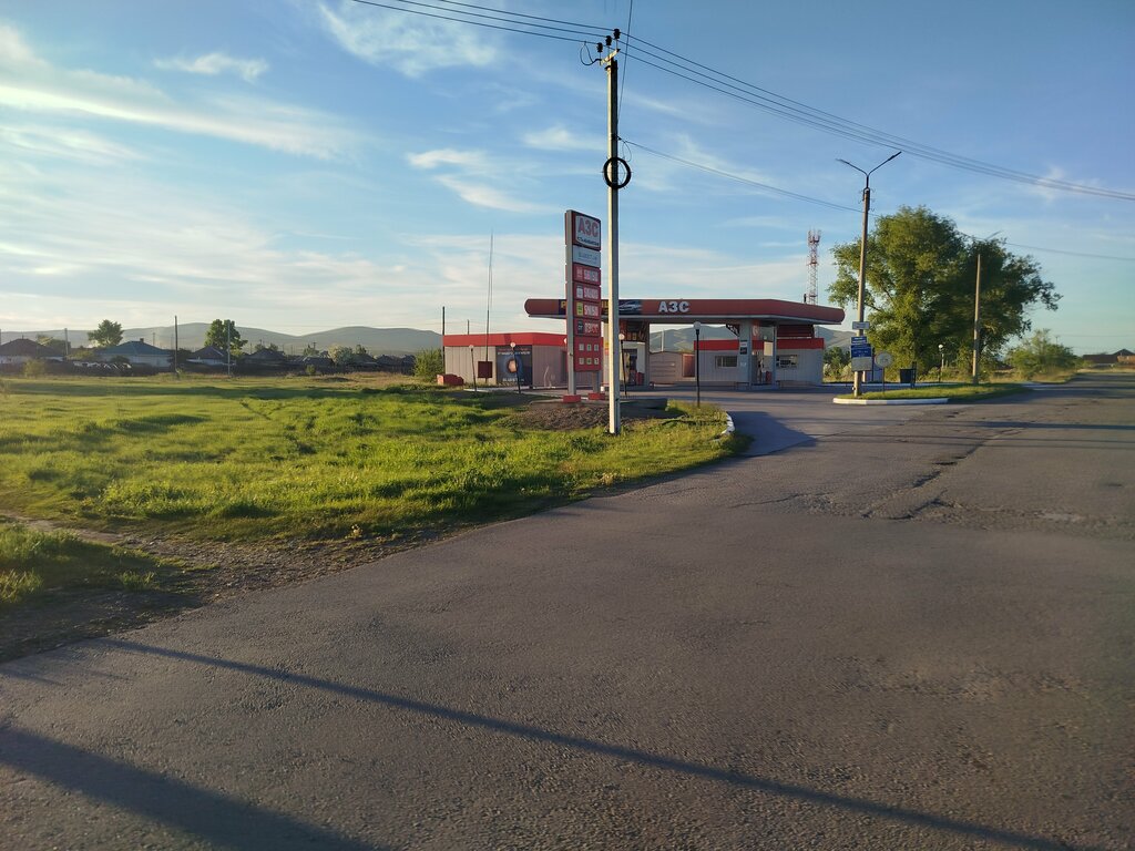 Benzin istasyonu Azs Ust-Abakanskaya, Hakasya, foto