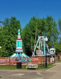 Страна чудес (Kirov, Kochurovskiy Park), lunapark  Kirov'dan