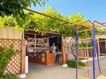 Три Флага (Симферопольская улица No:3А, посёлок городского типа Николаевка), kafe  Kırım Cumhuriyeti'nden