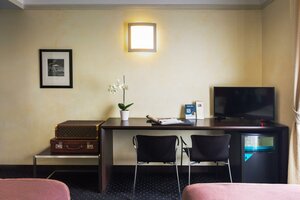 Hotel Colombia (Via R. Lepetit No:15), otel  Milano'dan