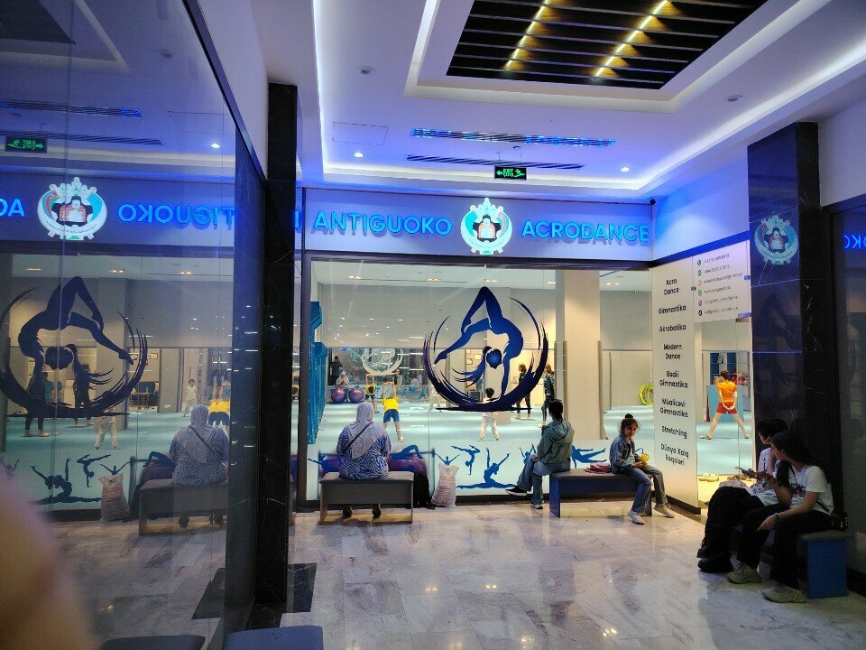Dans okulları Antiguoko Acrodance, Bakü, foto