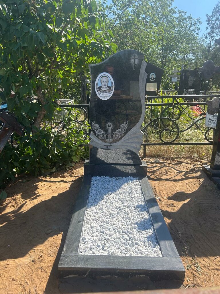 Heykel ve mezarlık taşı üreticileri Памятники, Volgograd, foto