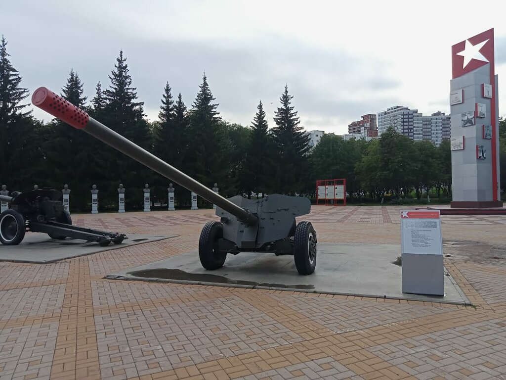 Teknoloji anıtı Противотанковая пушка МТ-12, Naberejniye Çelny (Yar Çallı), foto