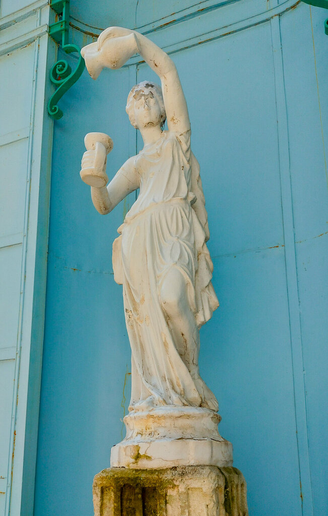 Park, sokak heykeli Богиня виночерпия Геба, Zheleznovodsk, foto