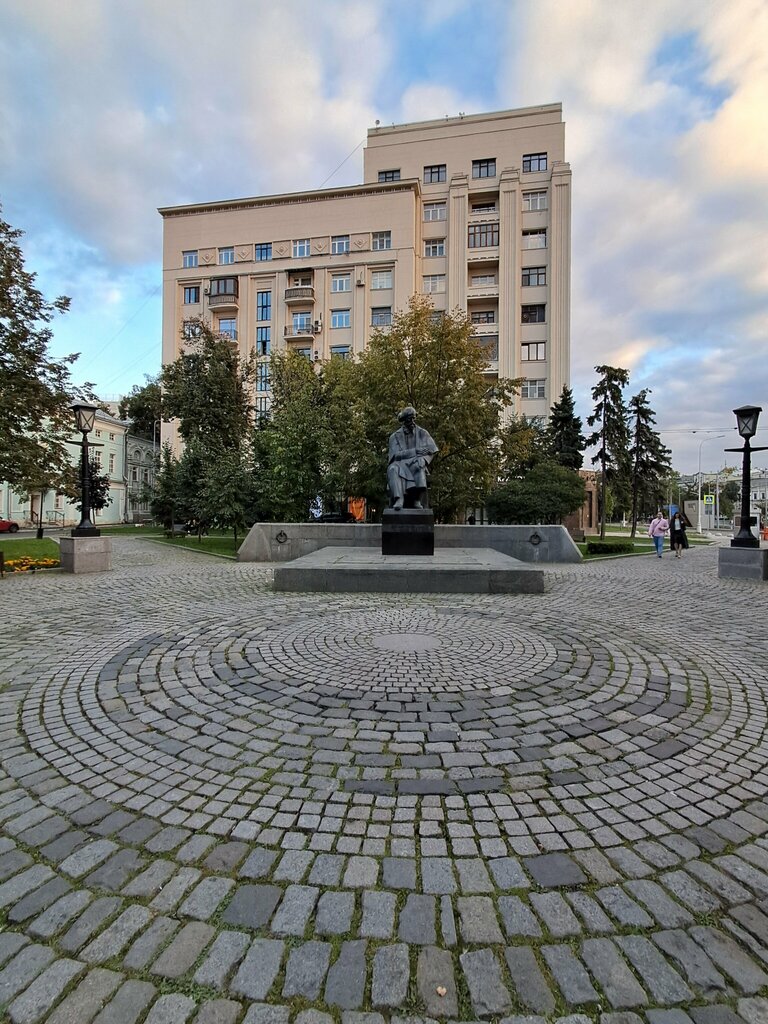 Anıt, heykel N. Chernyshevsky, Moskova, foto