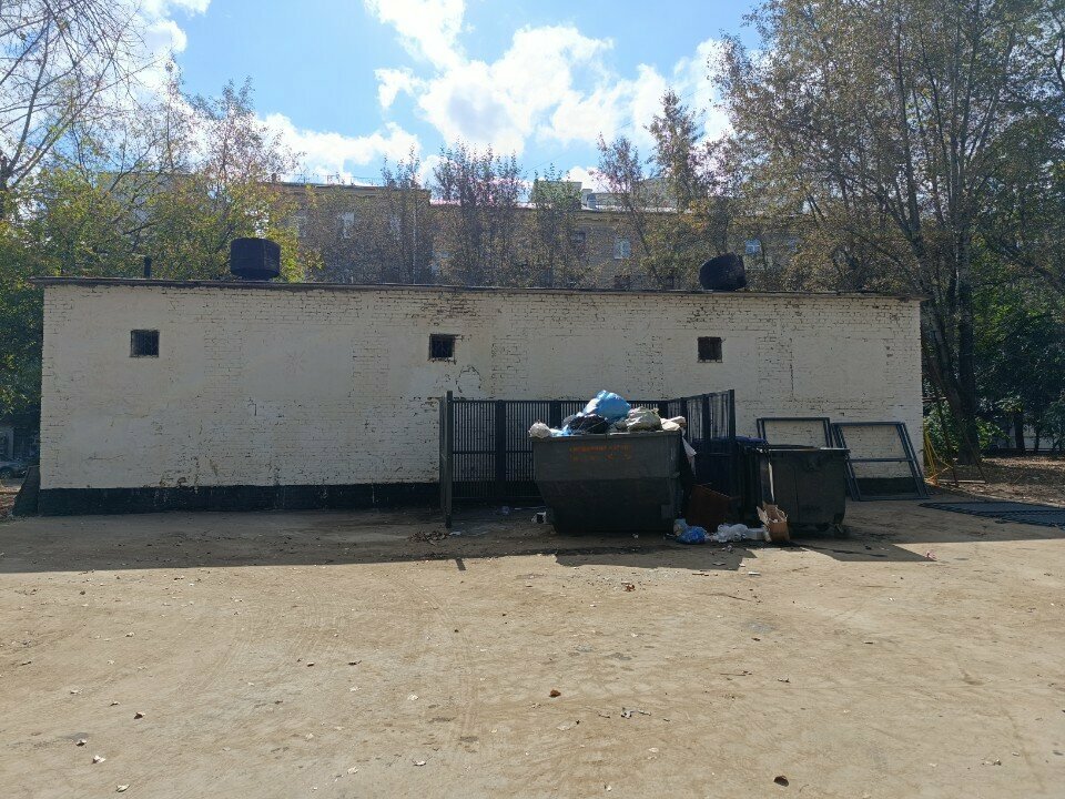 Ayrı çöp toplama noktası Waste sorting, Moskova, foto