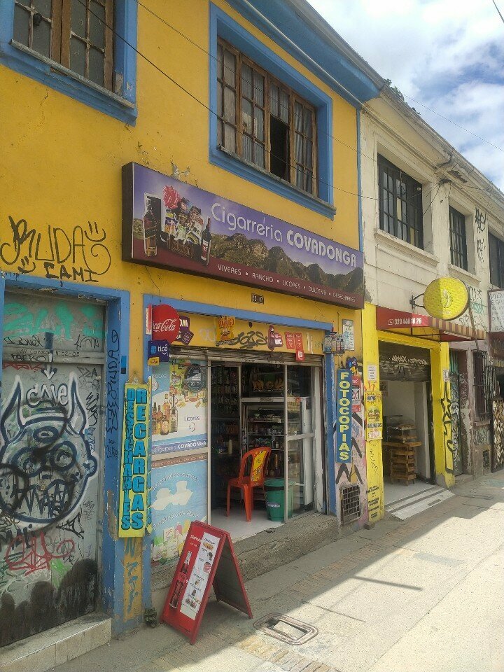 Mini-market Covadonga Cigarette Shop, Bogota, foto